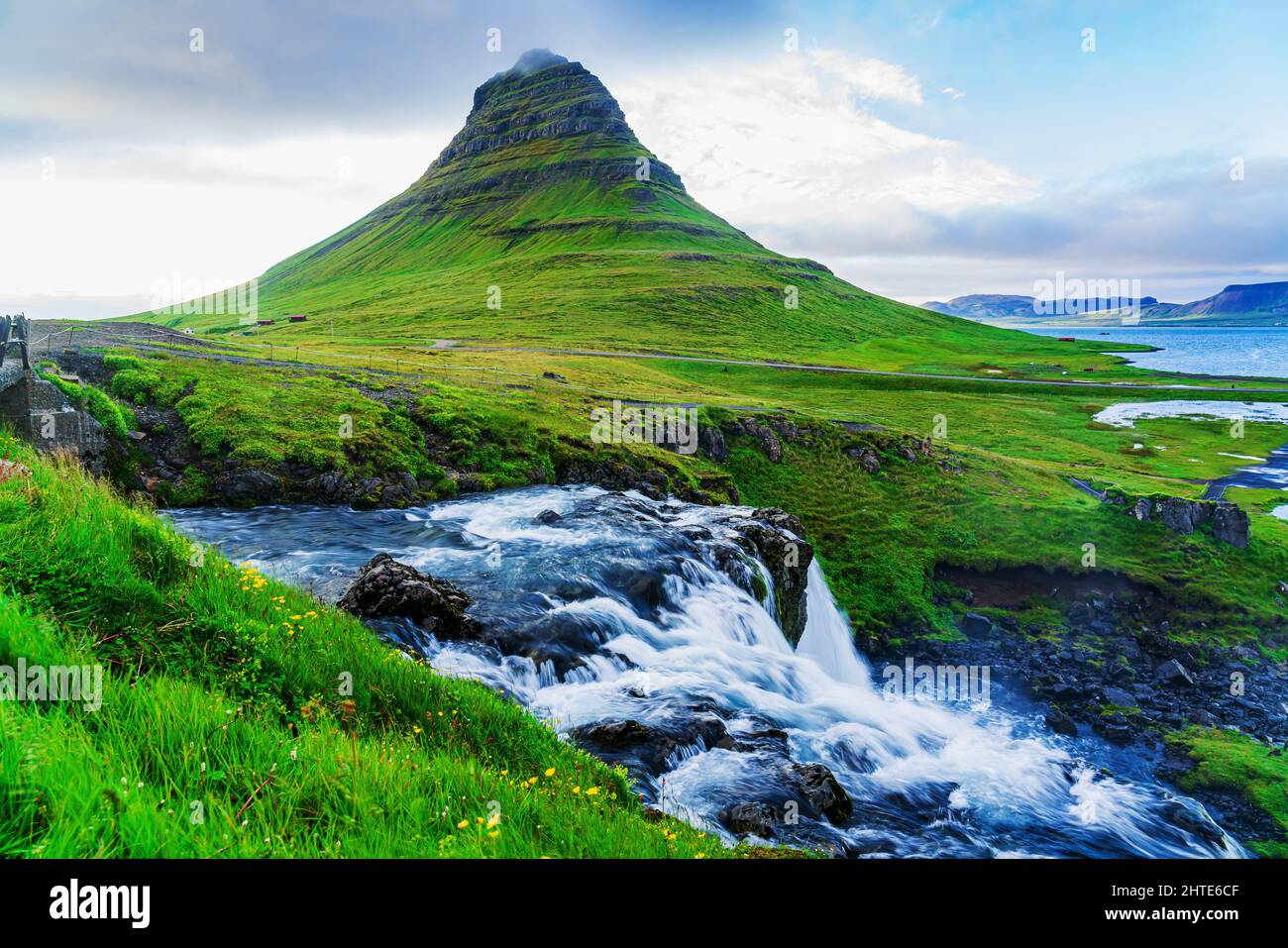 Natural landscape of Kirkjufellsfoss Waterfalls and Kirkjufell Mountain ...