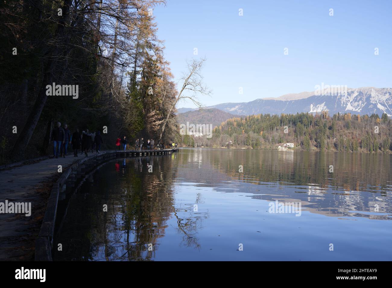 Walk lakeside park in autumn hi-res stock photography and images - Alamy