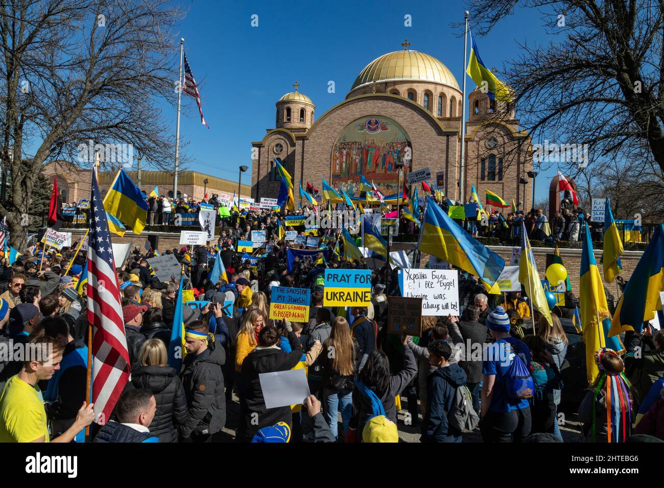 Pro-Ukraine demonstration in Chicago's Ukrainian Village neighborhood ...