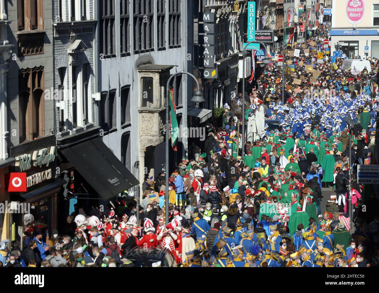 Cologne, Germany. 28th Feb, 2022. Carnivalists parade along ...