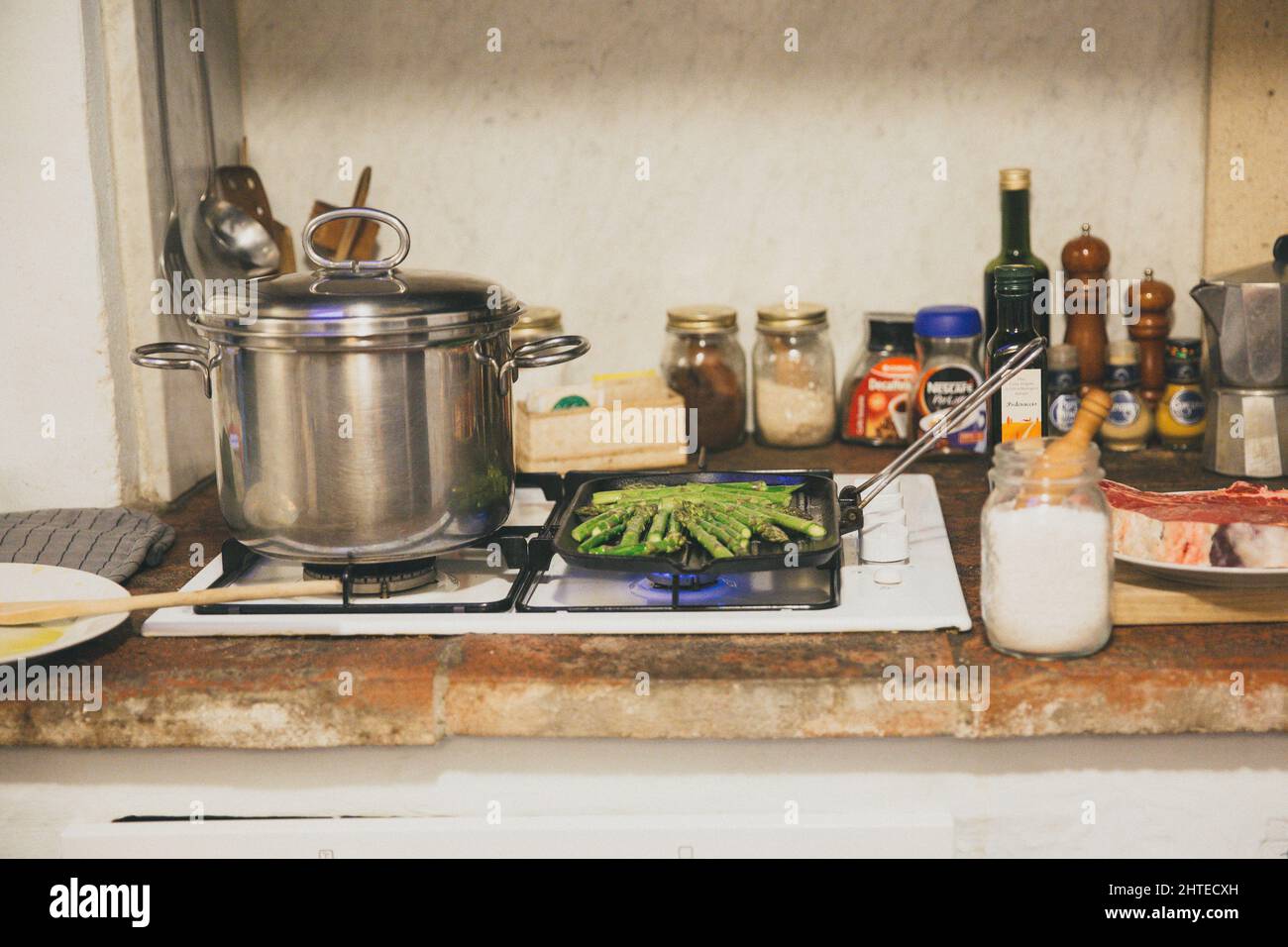 Gas stove italy hi-res stock photography and images - Alamy