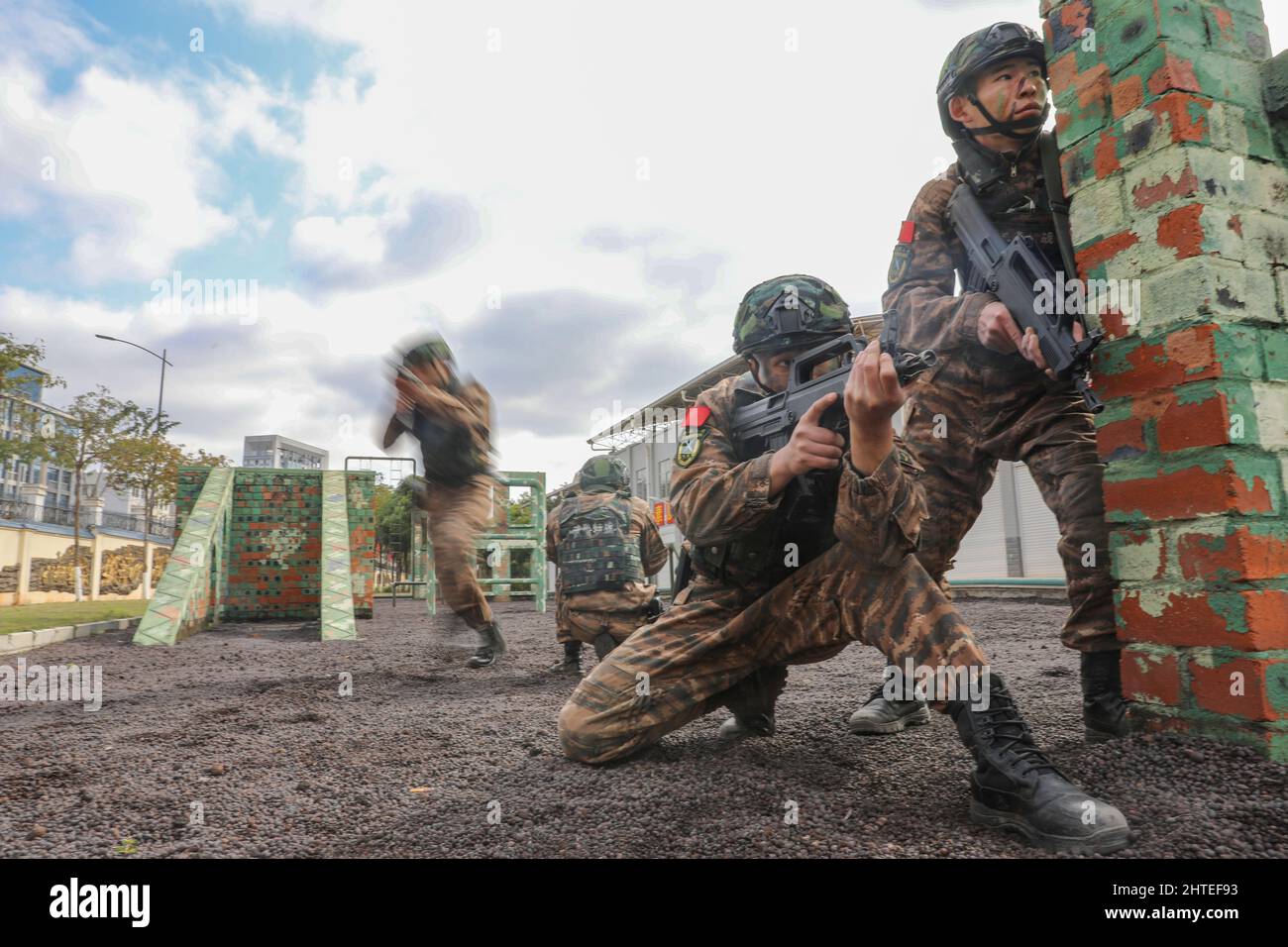 Direct attack on the fiery training ground of armed police special ...