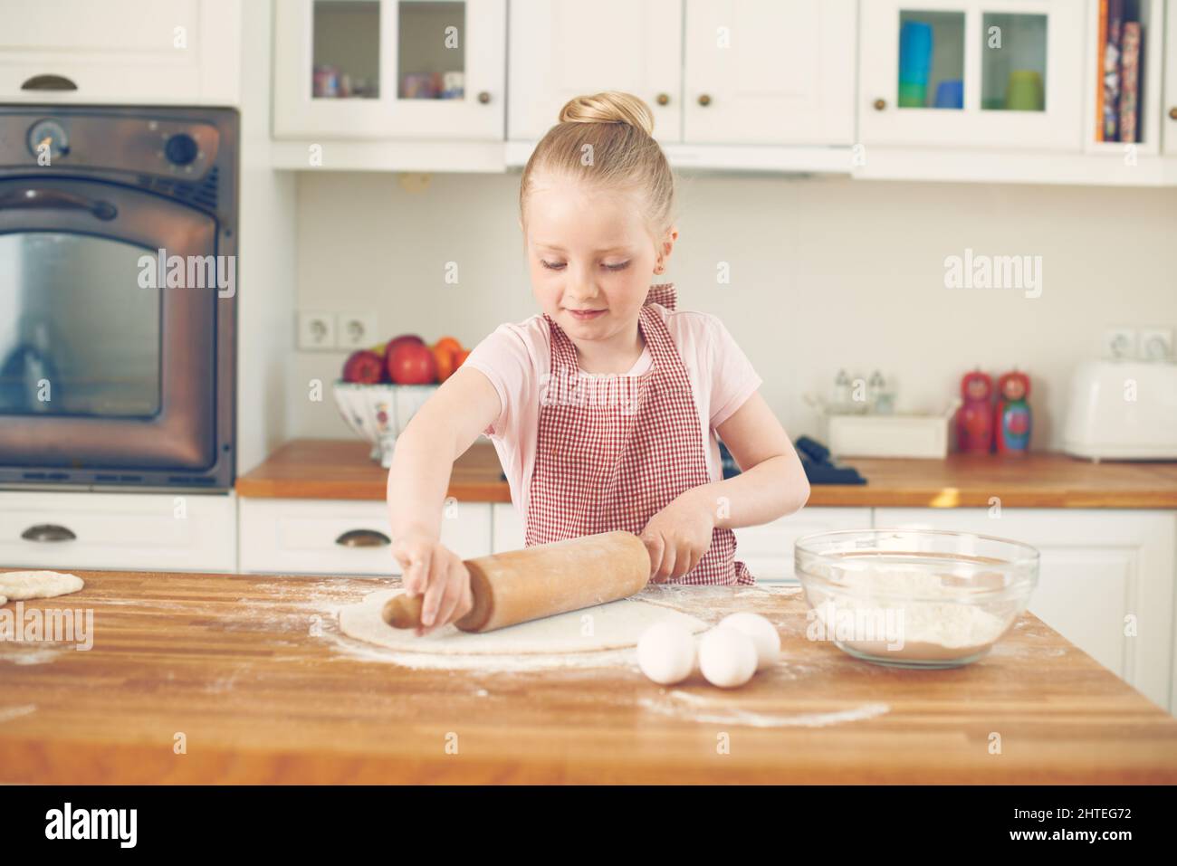 She can bake all on her own. Adorable little girl baking at home in the ...