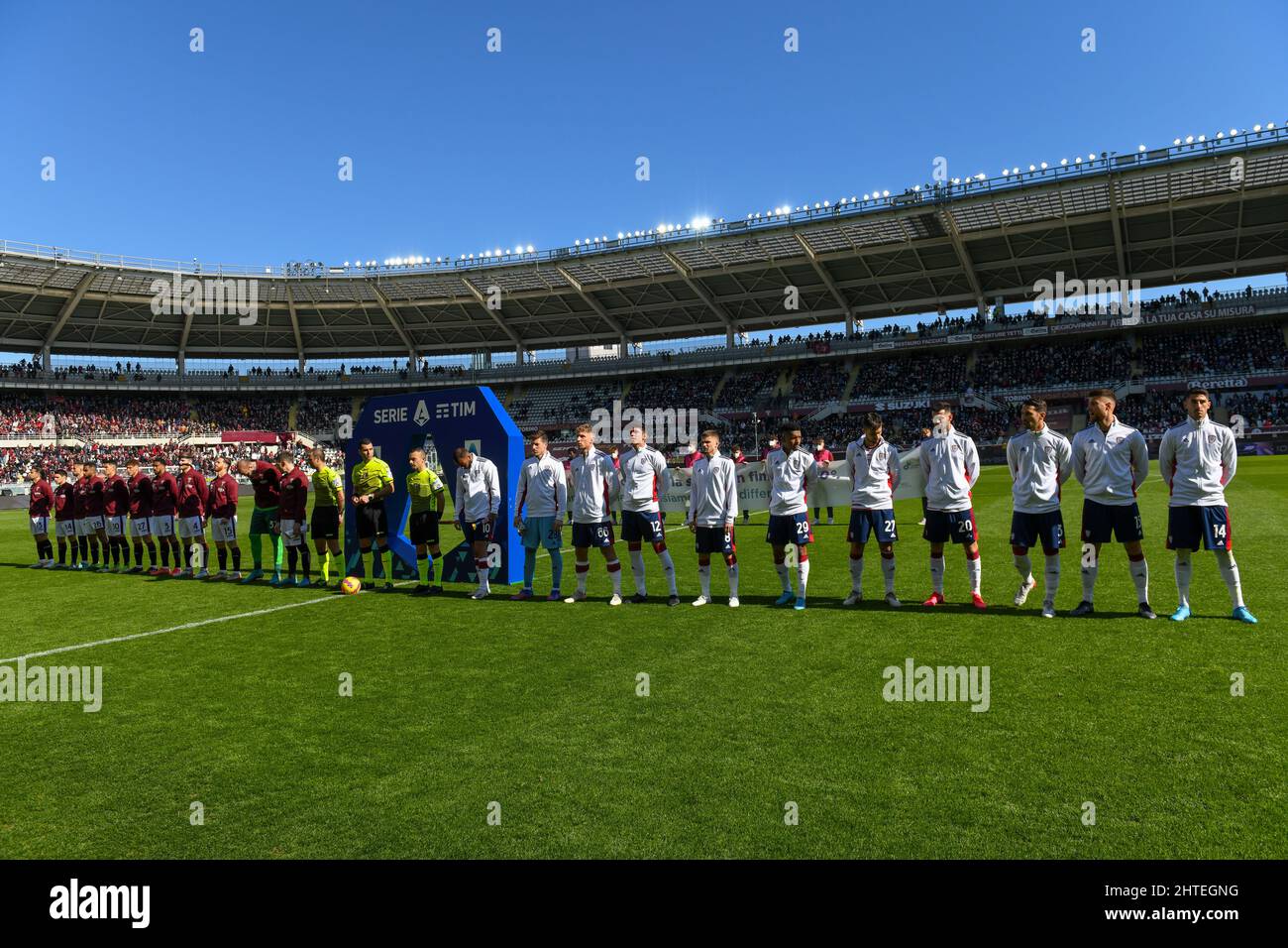 Teams line up before game hi-res stock photography and images - Alamy