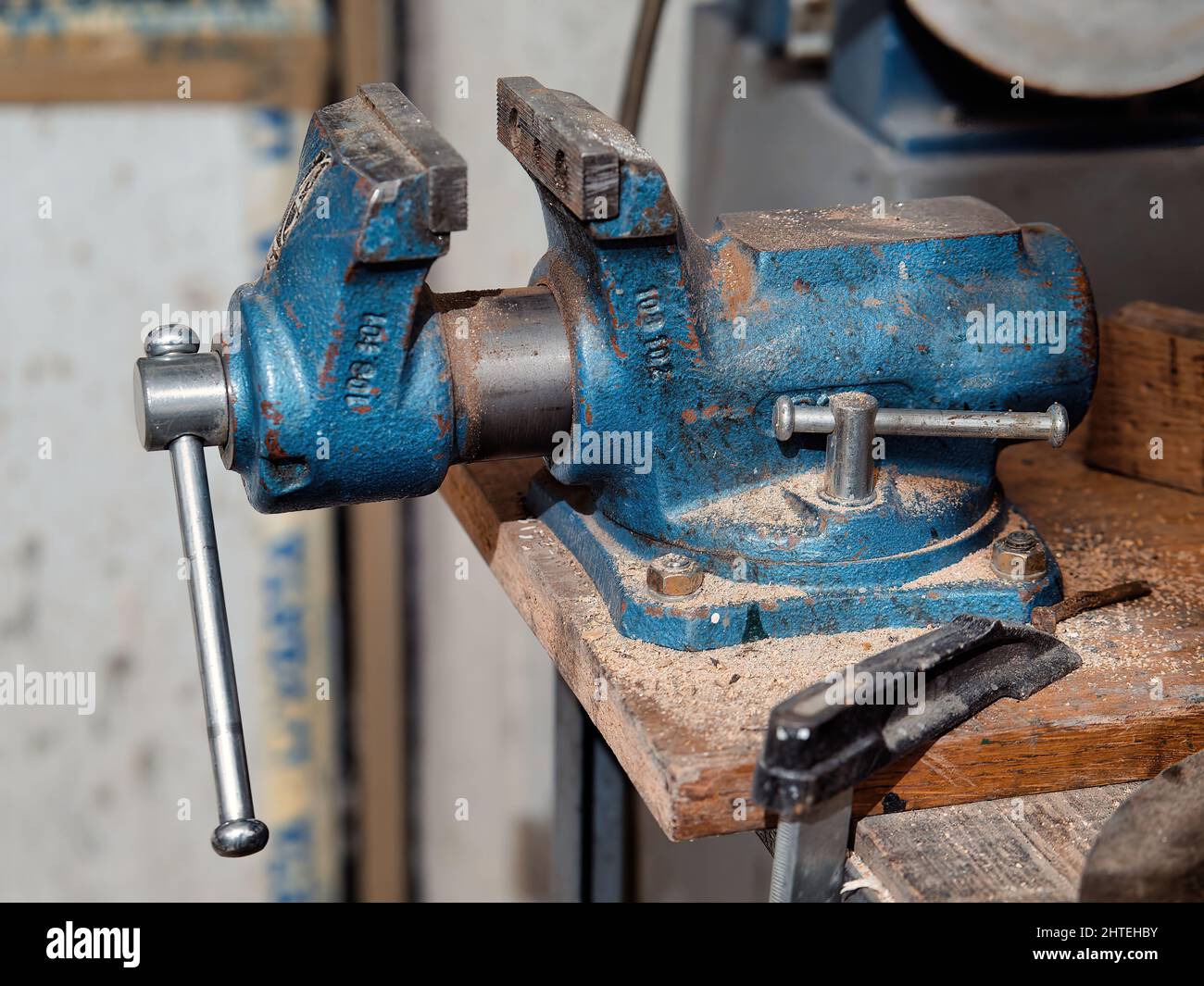 Closeup of the bench vise in the mechanical workshop Stock Photo - Alamy