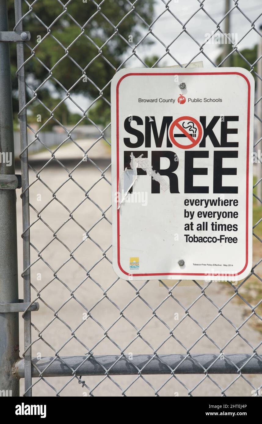 Sign tobacco free school hi-res stock photography and images - Alamy