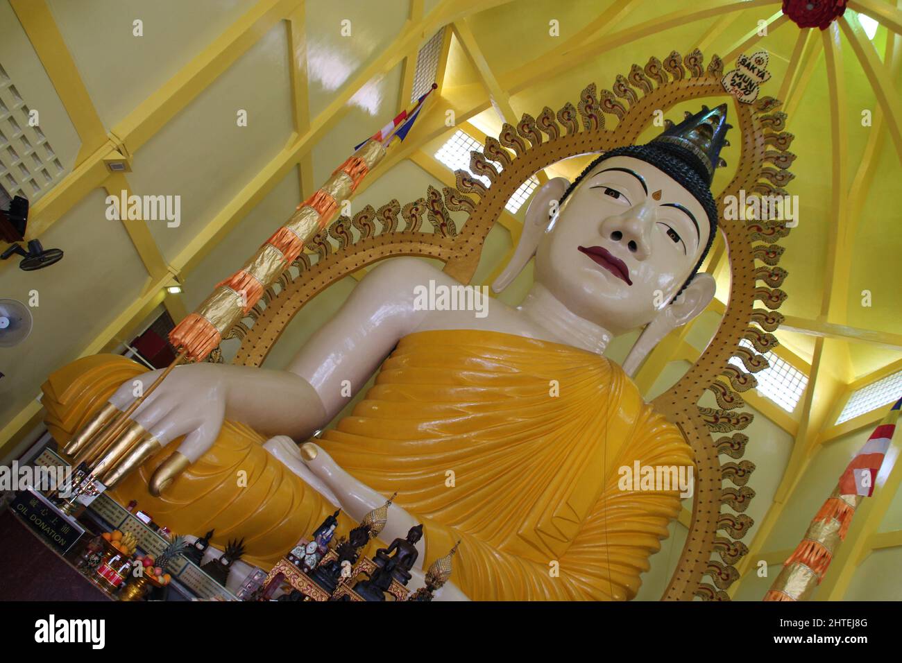 buddhist temple (Sakya Muni Buddha Gaya) in singapore Stock Photo - Alamy