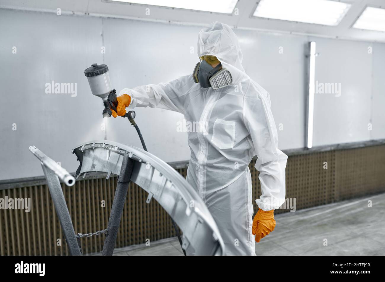 Spraying booth hi-res stock photography and images - Alamy