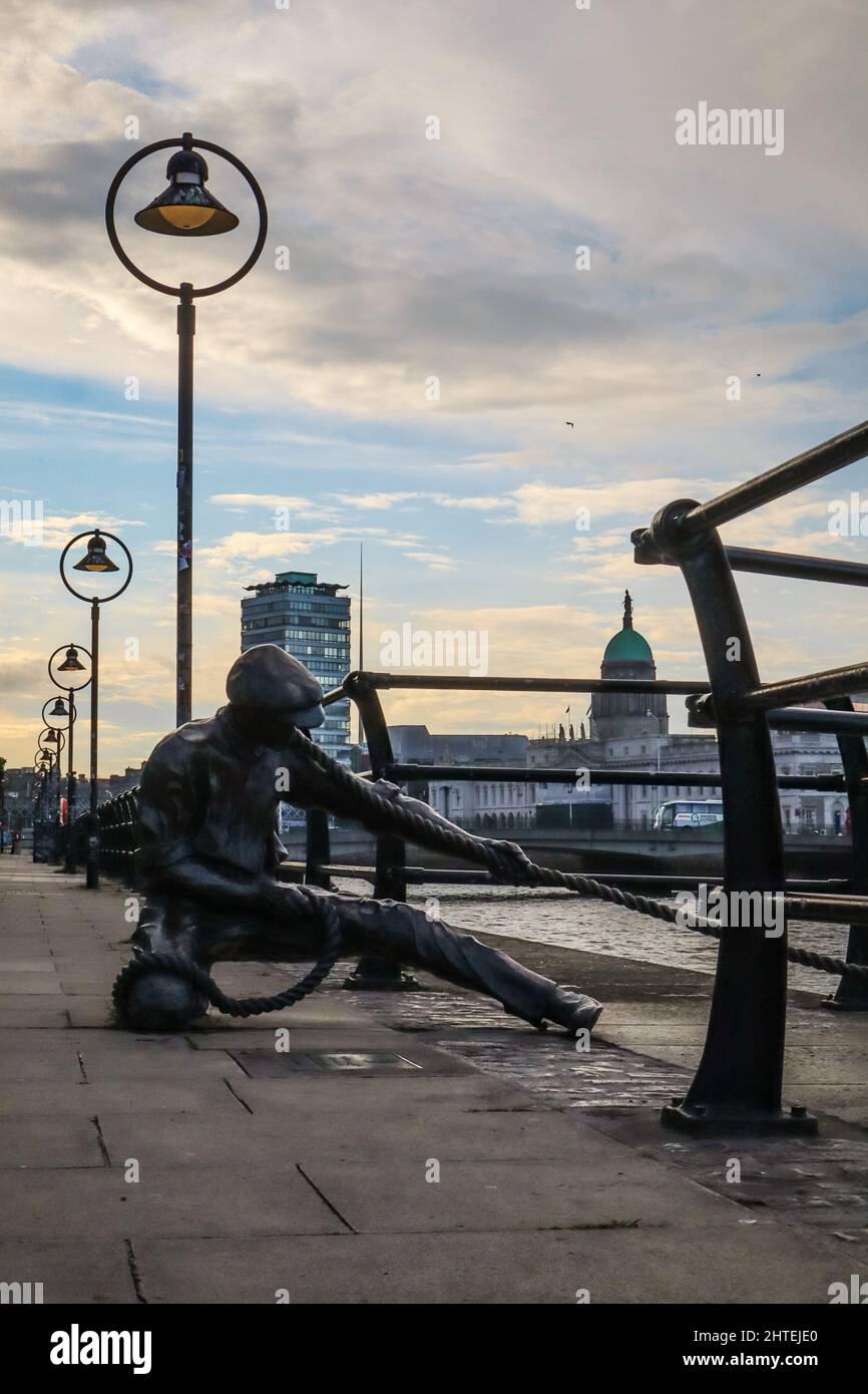 Statue of the linesman hi-res stock photography and images - Alamy