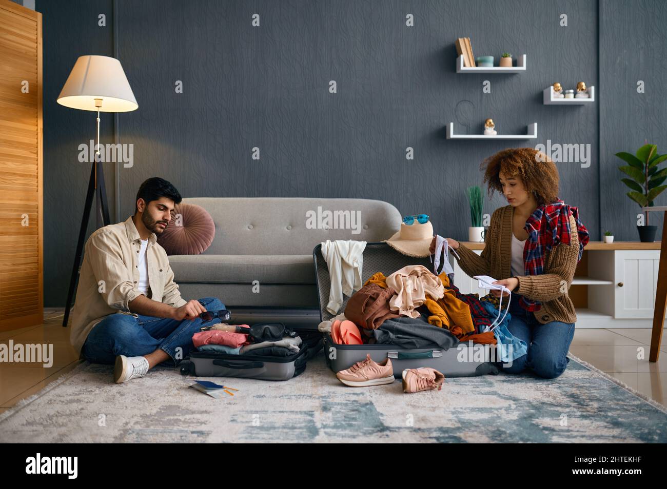 Packing clothes hi-res stock photography and images - Alamy