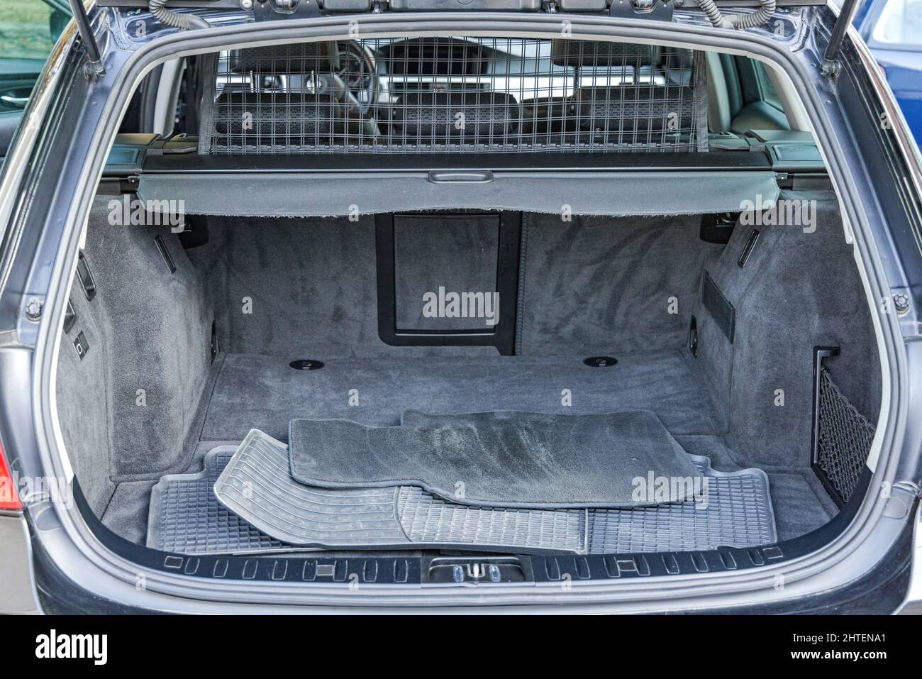 Safety mesh hi-res stock photography and images - Alamy