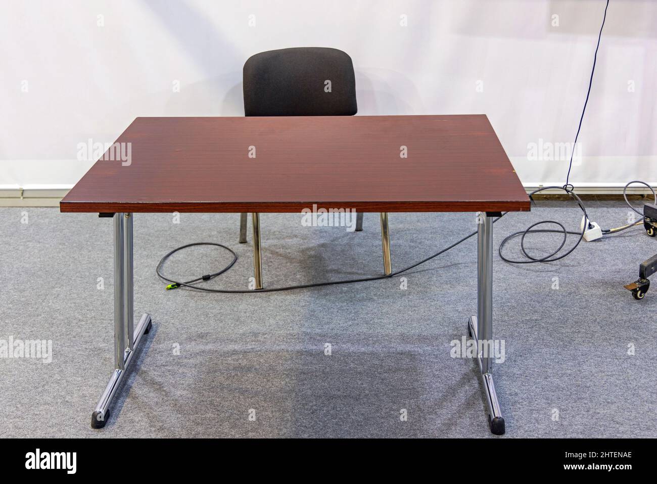 Empty work desk hi-res stock photography and images - Alamy