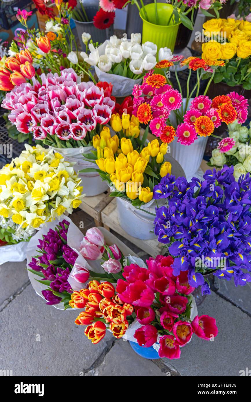 Bouquets of Colourful Natural Fresh Flowers Mix Stock Photo - Alamy