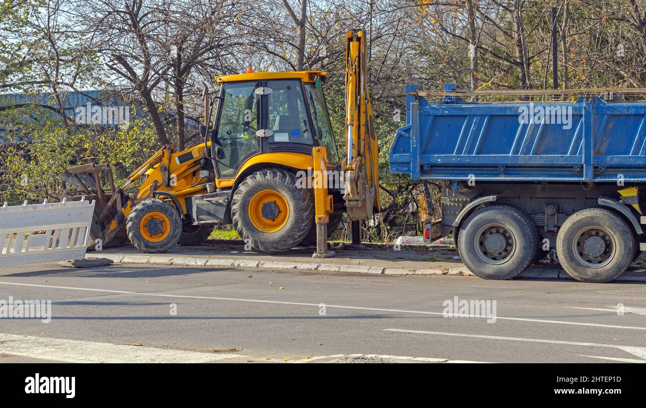 Digger loader hi-res stock photography and images - Alamy