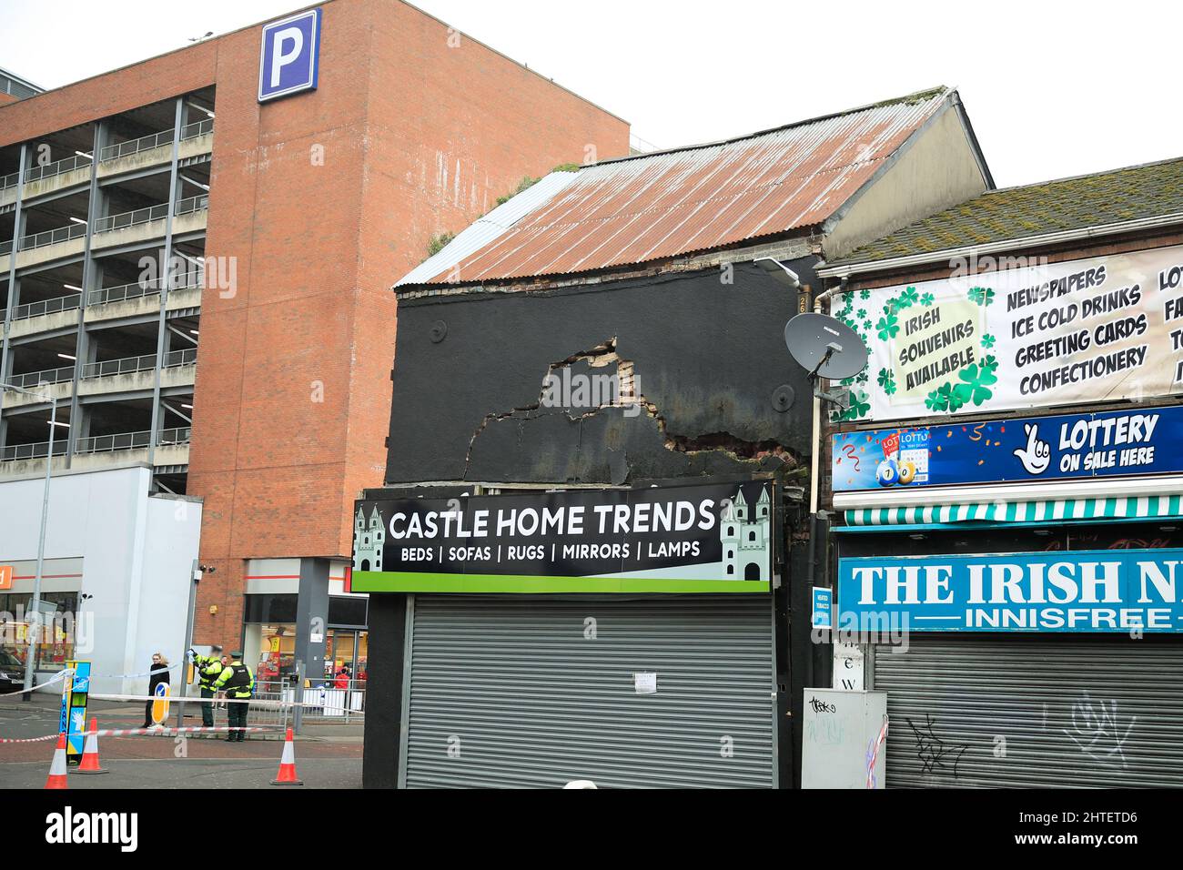 Belfast, UK. 28th Feb, 2022. 28th Feb 2022. Debris Falls from a unsafe ...