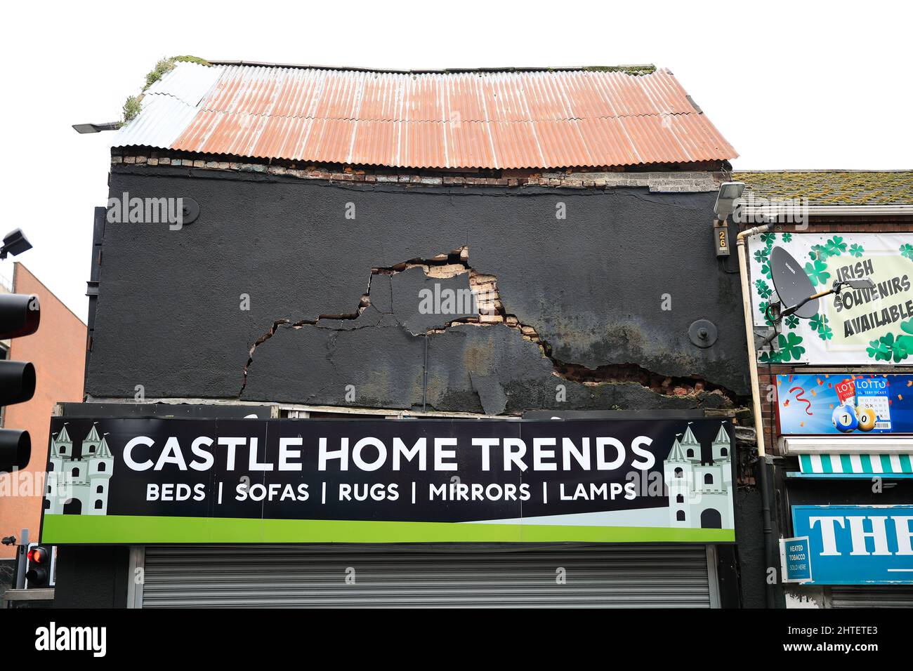 Belfast, UK. 28th Feb, 2022. 28th Feb 2022. Debris Falls from a unsafe ...