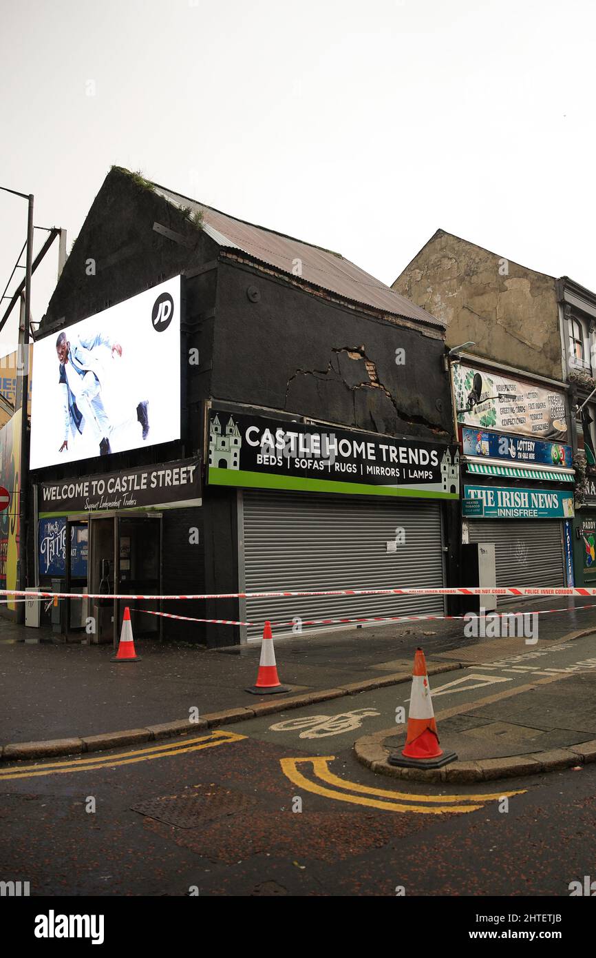Belfast, UK. 28th Feb, 2022. 28th Feb 2022. Debris Falls from a unsafe ...