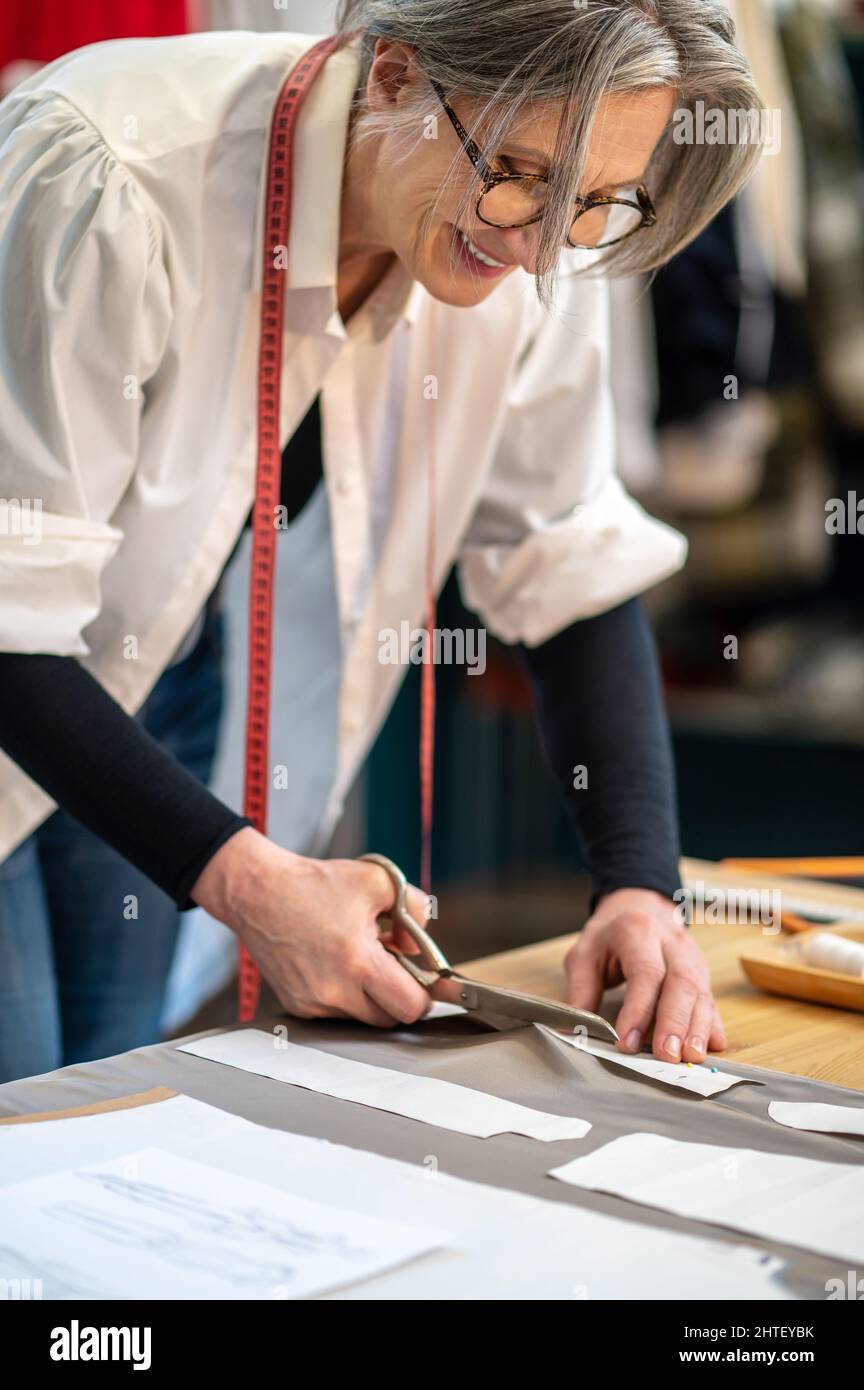 Tailor cutting pattern hi-res stock photography and images - Alamy