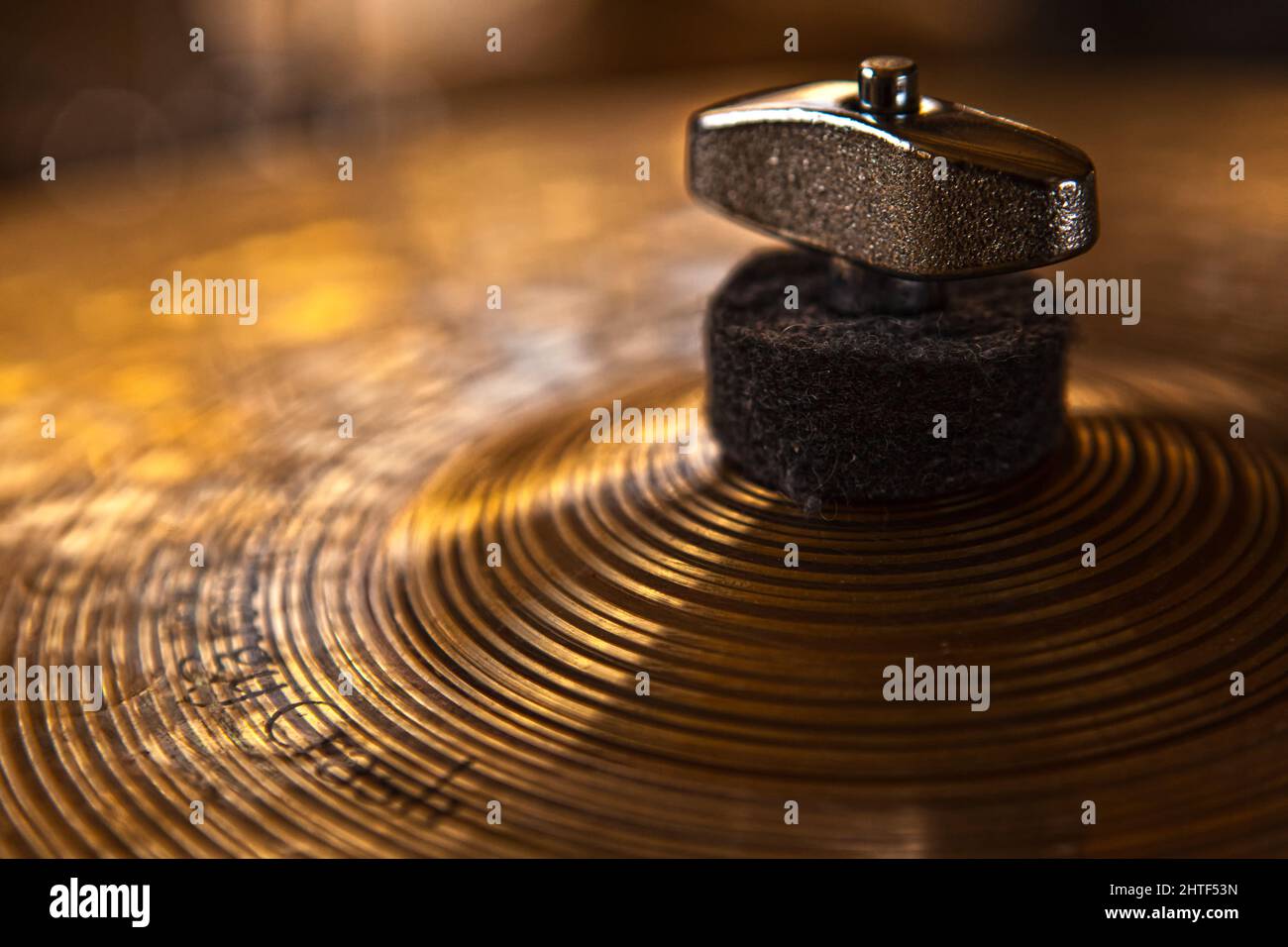 Crash drums hi-res stock photography and images - Alamy