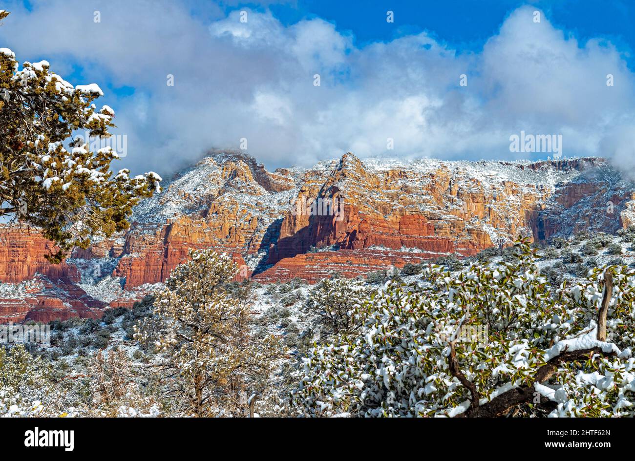 Snow Dusted Red Rocks In Sedona Arizona 2022 Stock Photo - Alamy