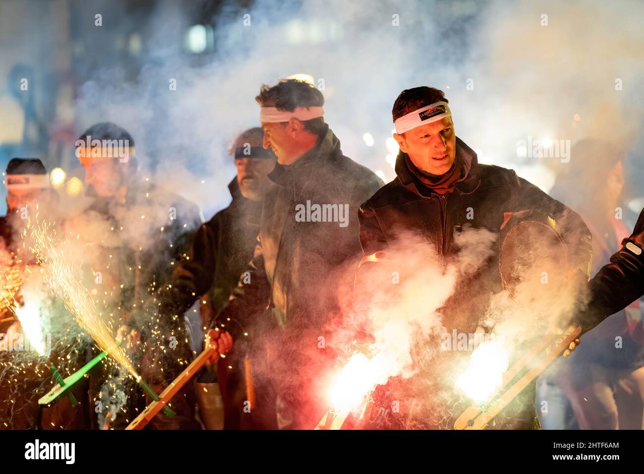 Doing shooters hi-res stock photography and images - Alamy