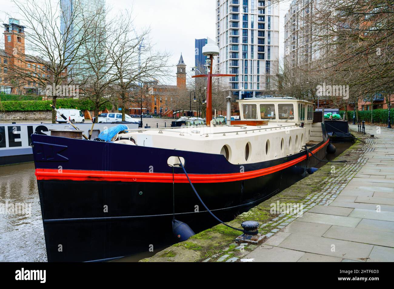 Residential barge hi-res stock photography and images - Alamy