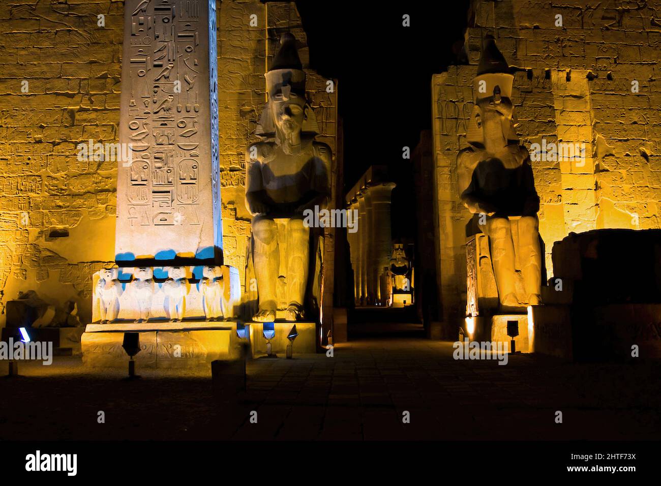 Luxor temple columns row hi-res stock photography and images - Alamy
