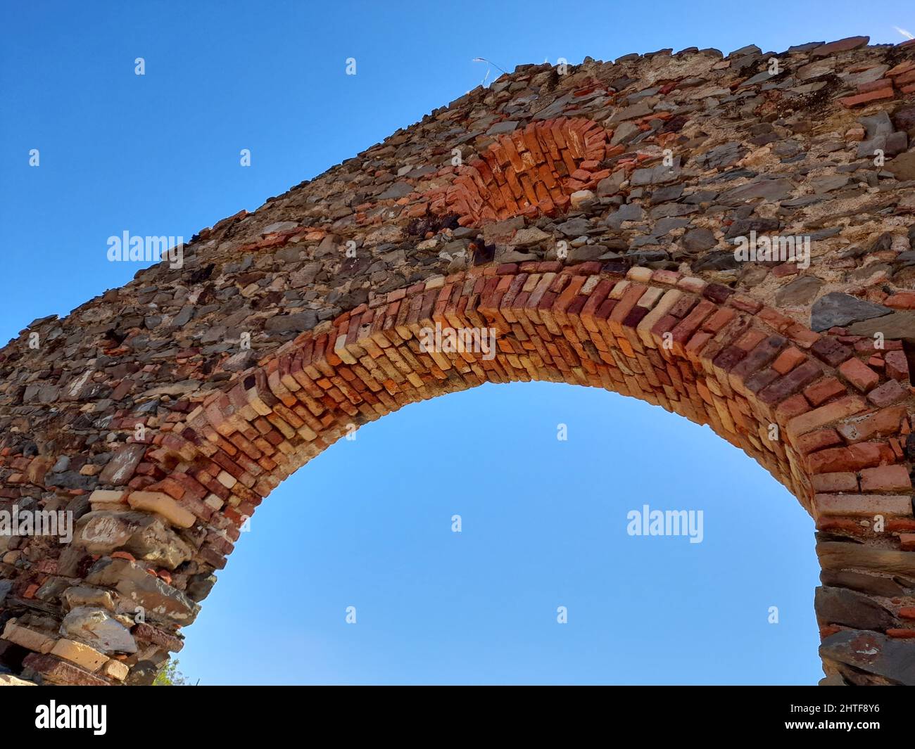 Blue sky arch old historic history ancient hi-res stock photography and ...