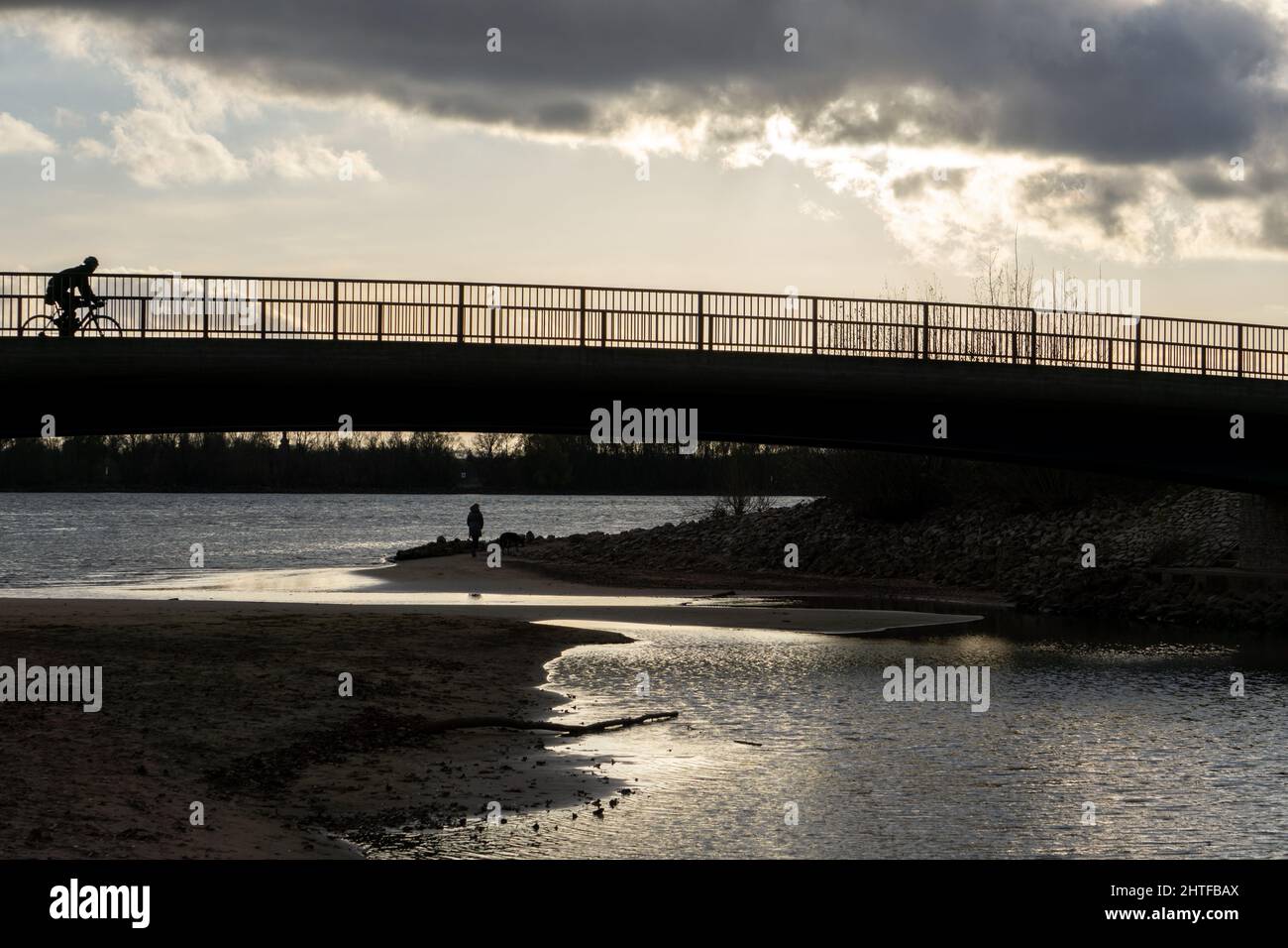 Cars travel over scenic river hi-res stock photography and images - Alamy