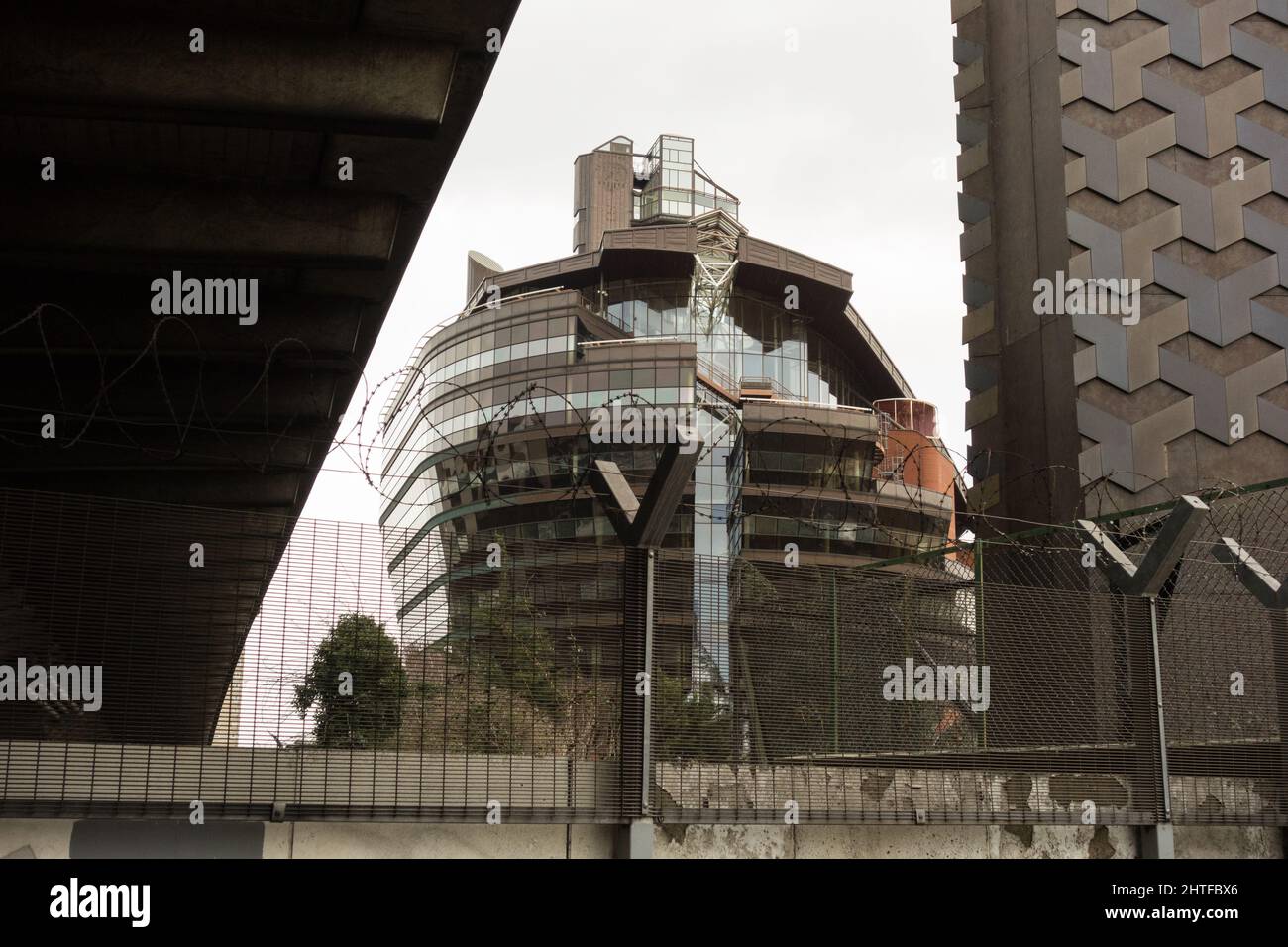 The exterior of Ralph Erskine's The Ark on Talgarth Road, Hammersmith ...