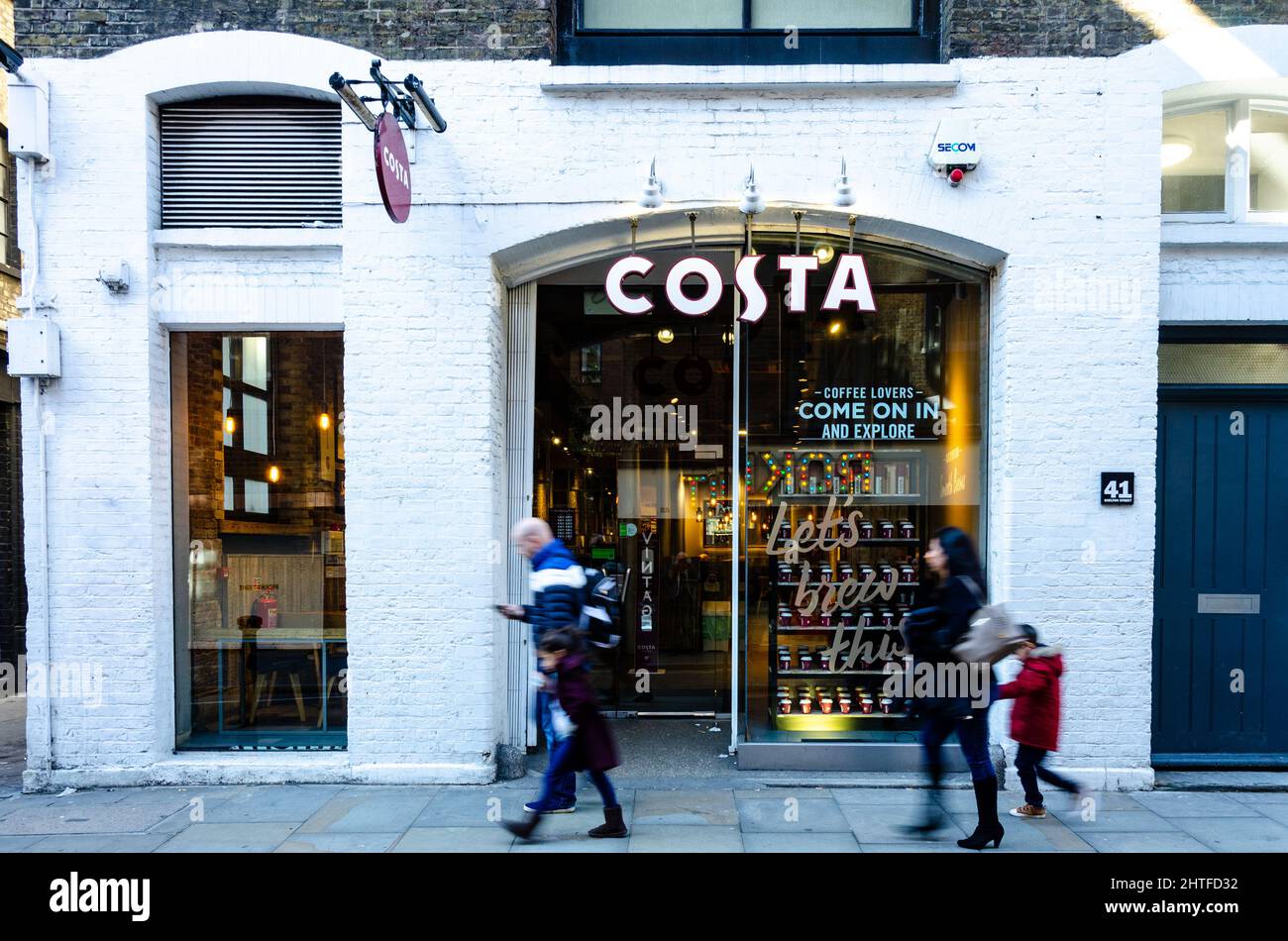 Costa coffee shop window hi-res stock photography and images - Alamy