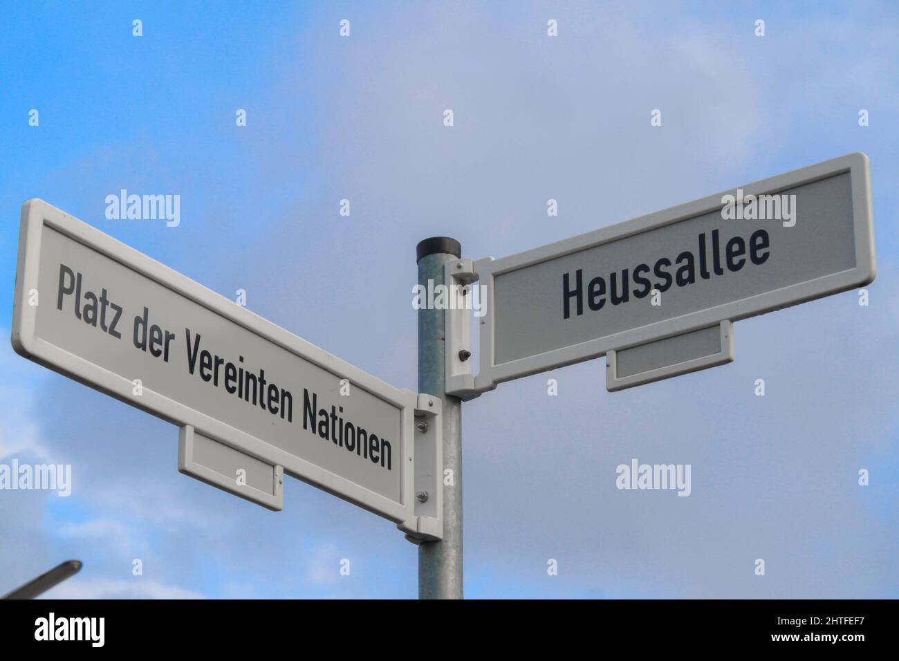 Street navigation sign hi-res stock photography and images - Alamy