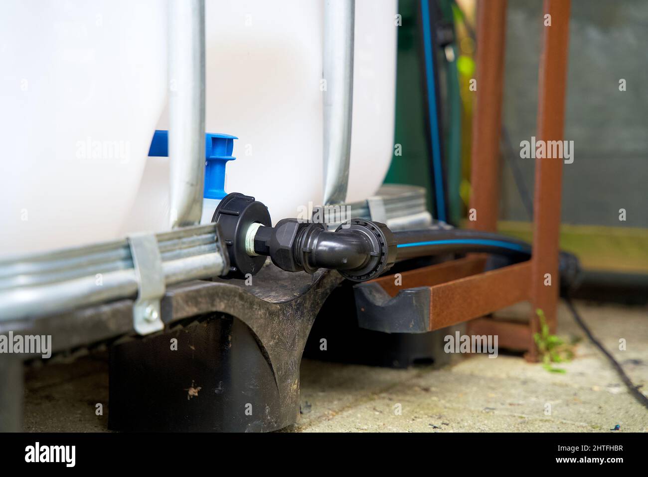 Irrigation system for watering a vertical green wall garden on behalf ...