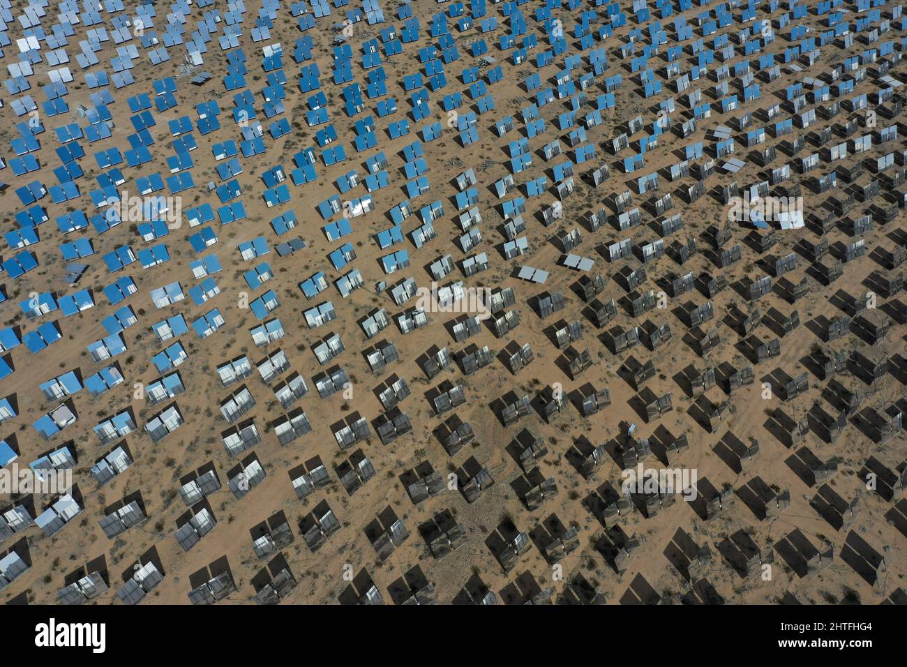 Mojave desert solar heliostat hi-res stock photography and images - Alamy