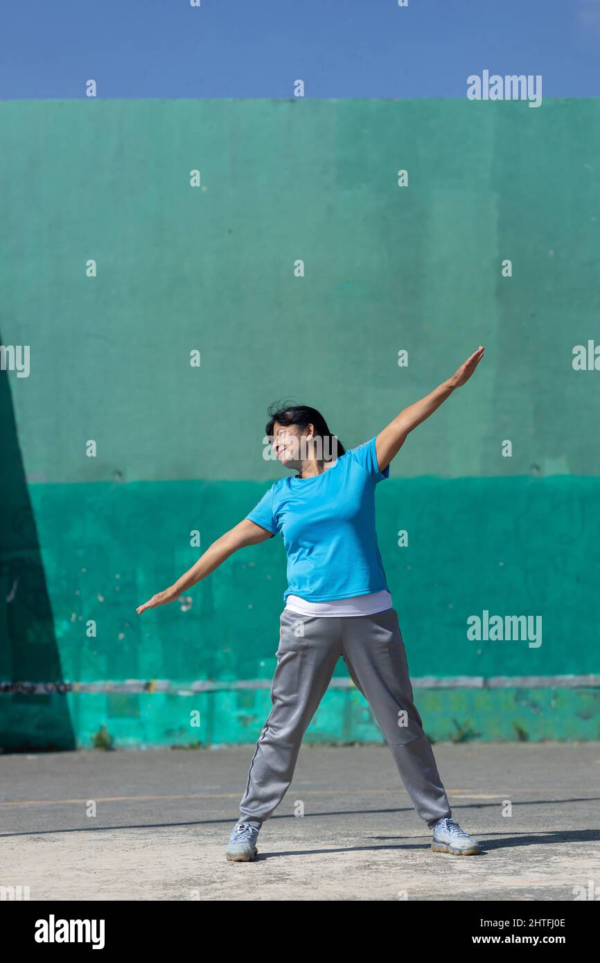 Arms outspread hi-res stock photography and images - Alamy