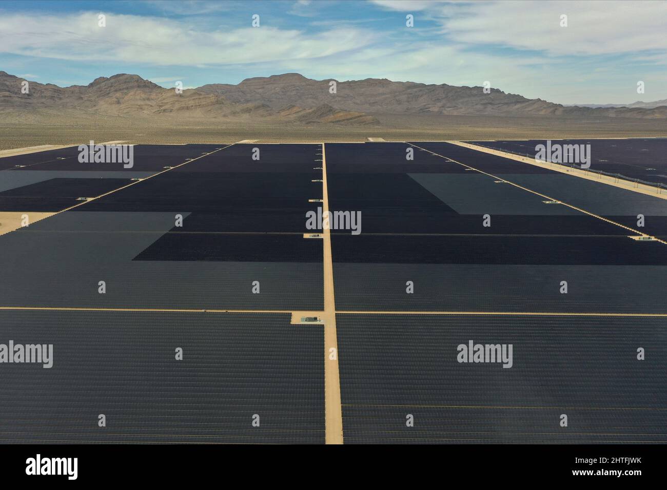 Utility scale solar hi-res stock photography and images - Alamy