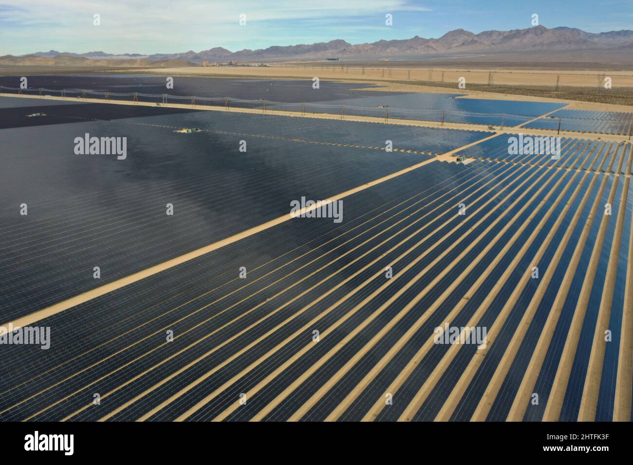 Utility scale solar hi-res stock photography and images - Alamy