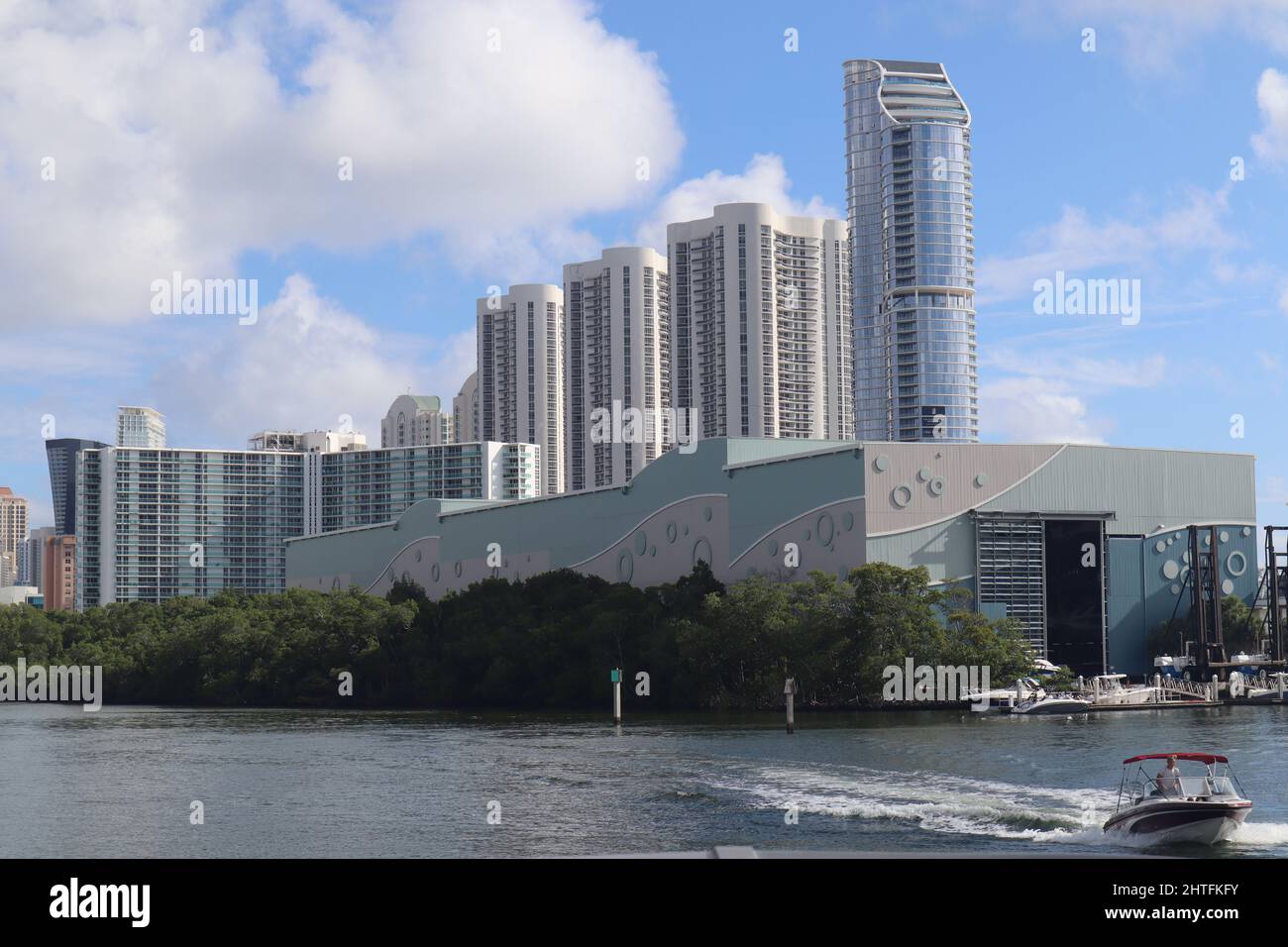 Famous Intracoastal Waterway with boats and high-rise buildings against ...
