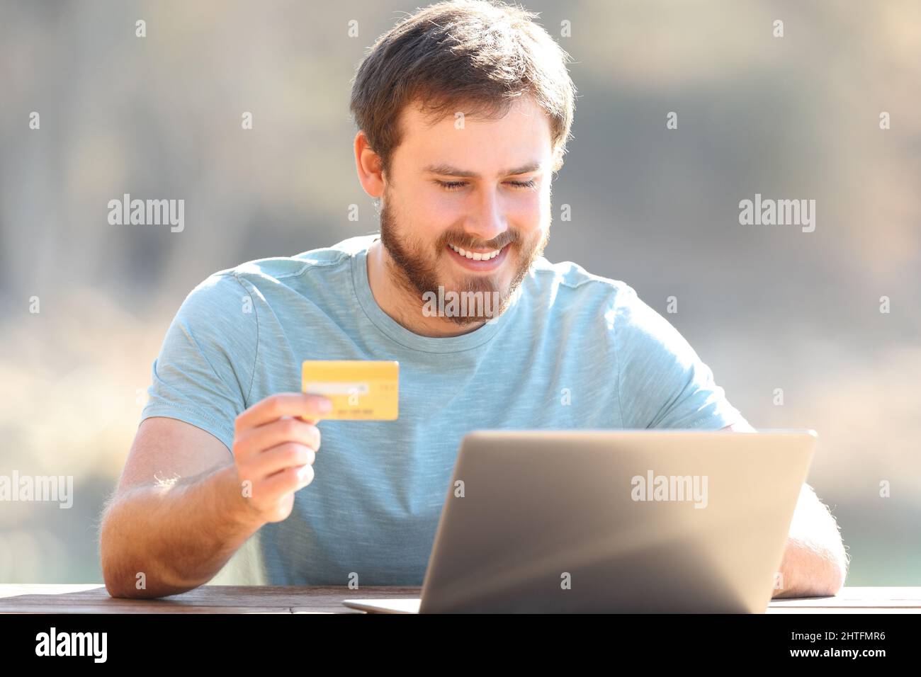Young teen shop pay hi-res stock photography and images - Alamy