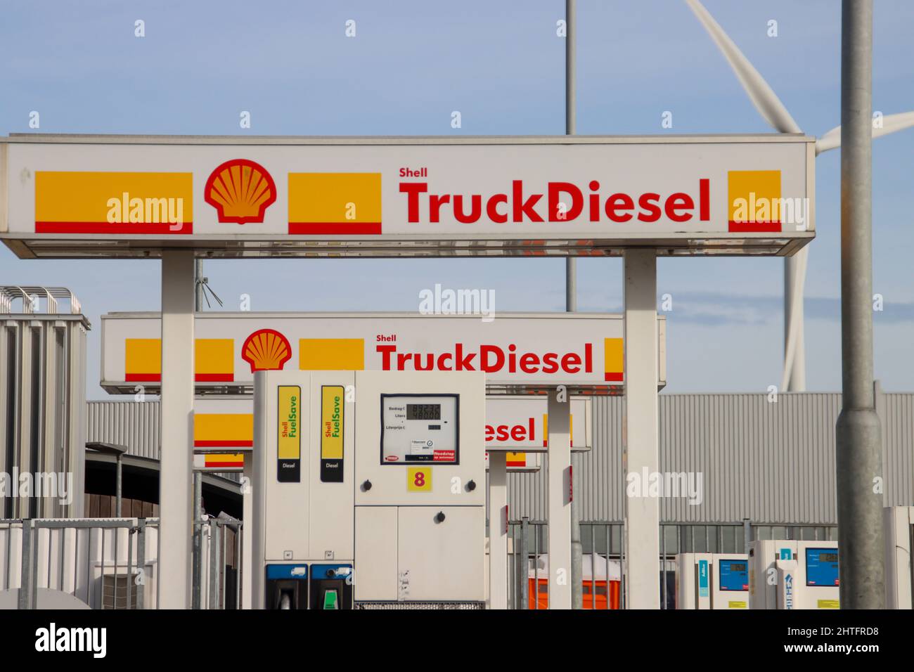 Lng filling station hi-res stock photography and images - Alamy