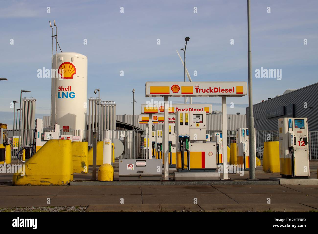 Lng filling station hi-res stock photography and images - Alamy