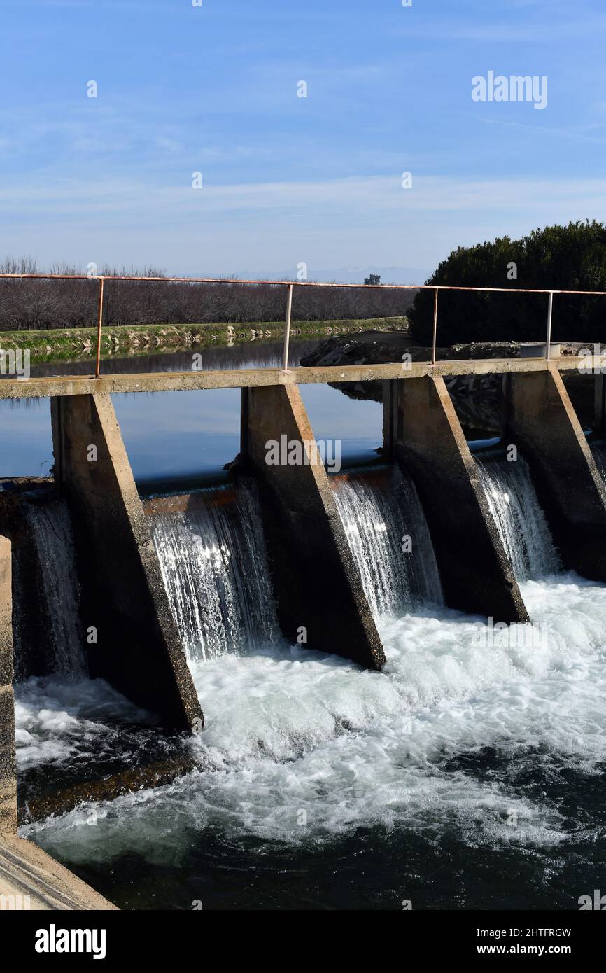 Water splashing through a dam over a river Stock Photo - Alamy