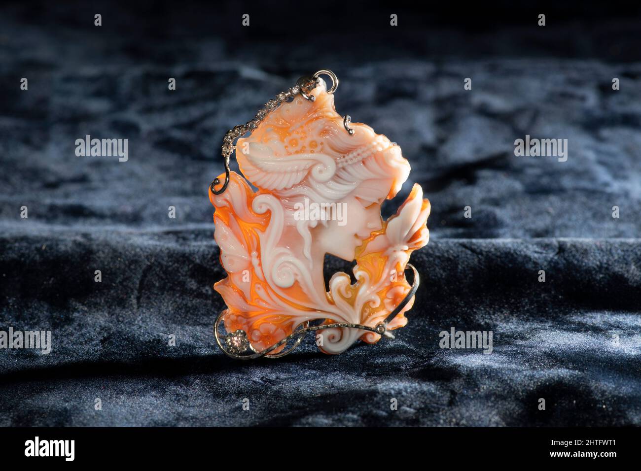 Cameo design hi-res stock photography and images - Alamy