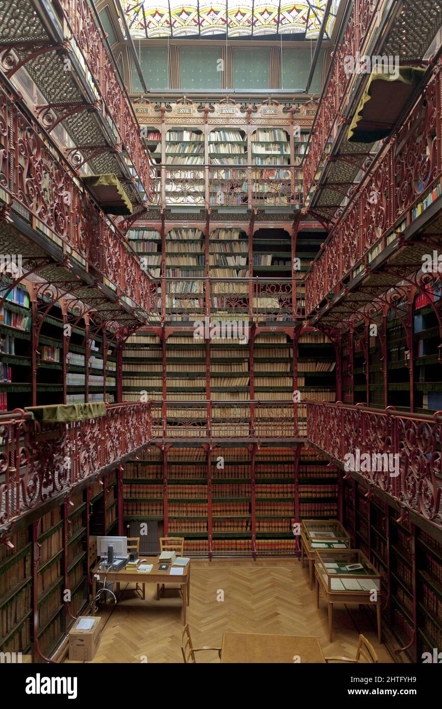 Dutch parliament building in The Hague Stock Photo - Alamy