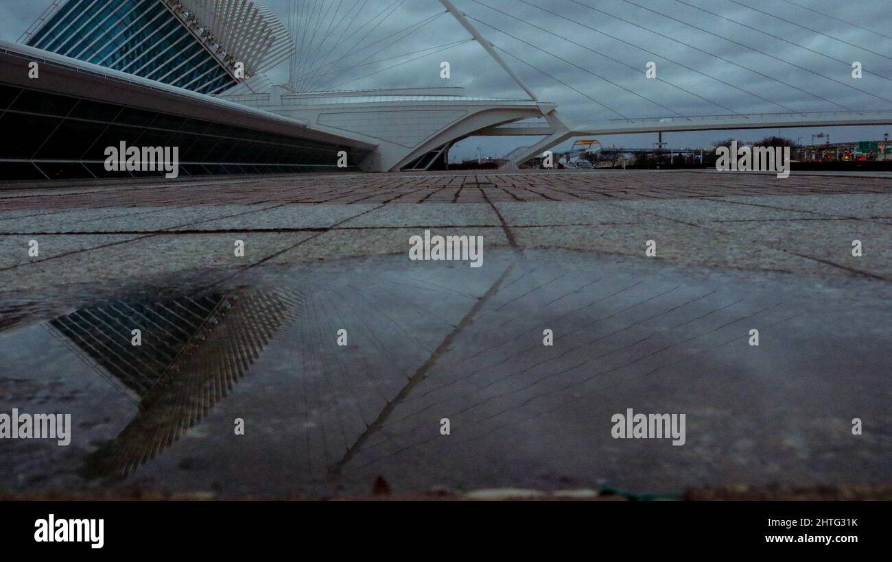 Milwaukee Art Museum Reflection Stock Photo - Alamy