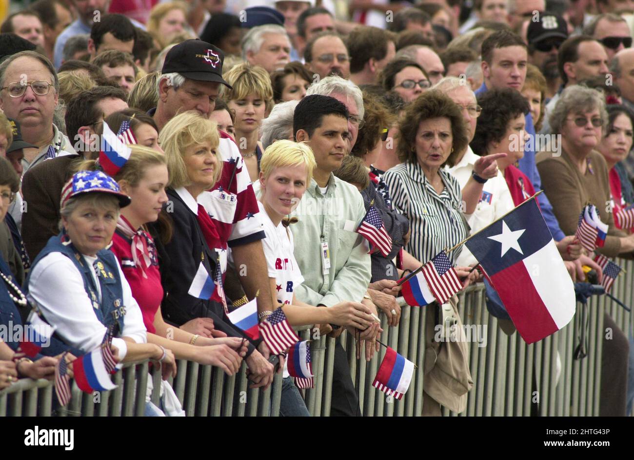 November 14, 2001: American crowds cheer as Russian President VLADIMIR ...