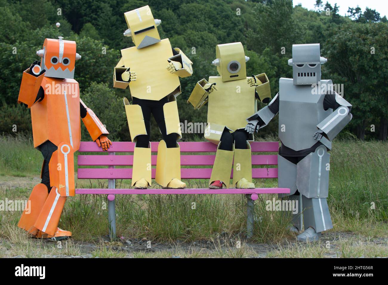 Robots socializing hi-res stock photography and images - Alamy