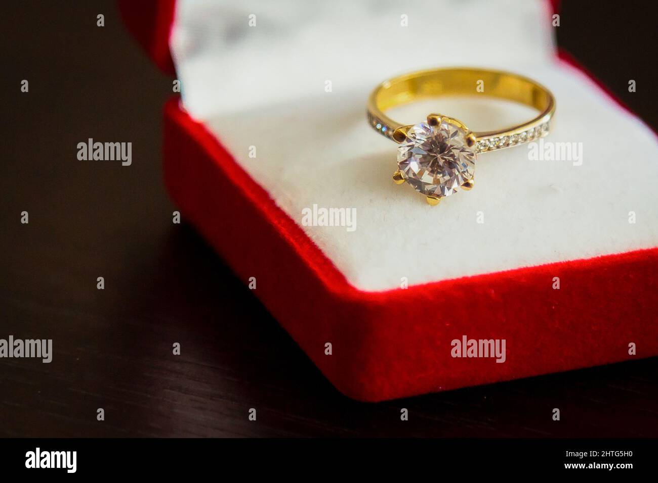 Golden ring in red box hi-res stock photography and images - Alamy