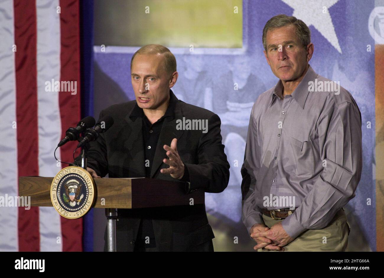 World leaders george bush putin hi-res stock photography and images - Alamy