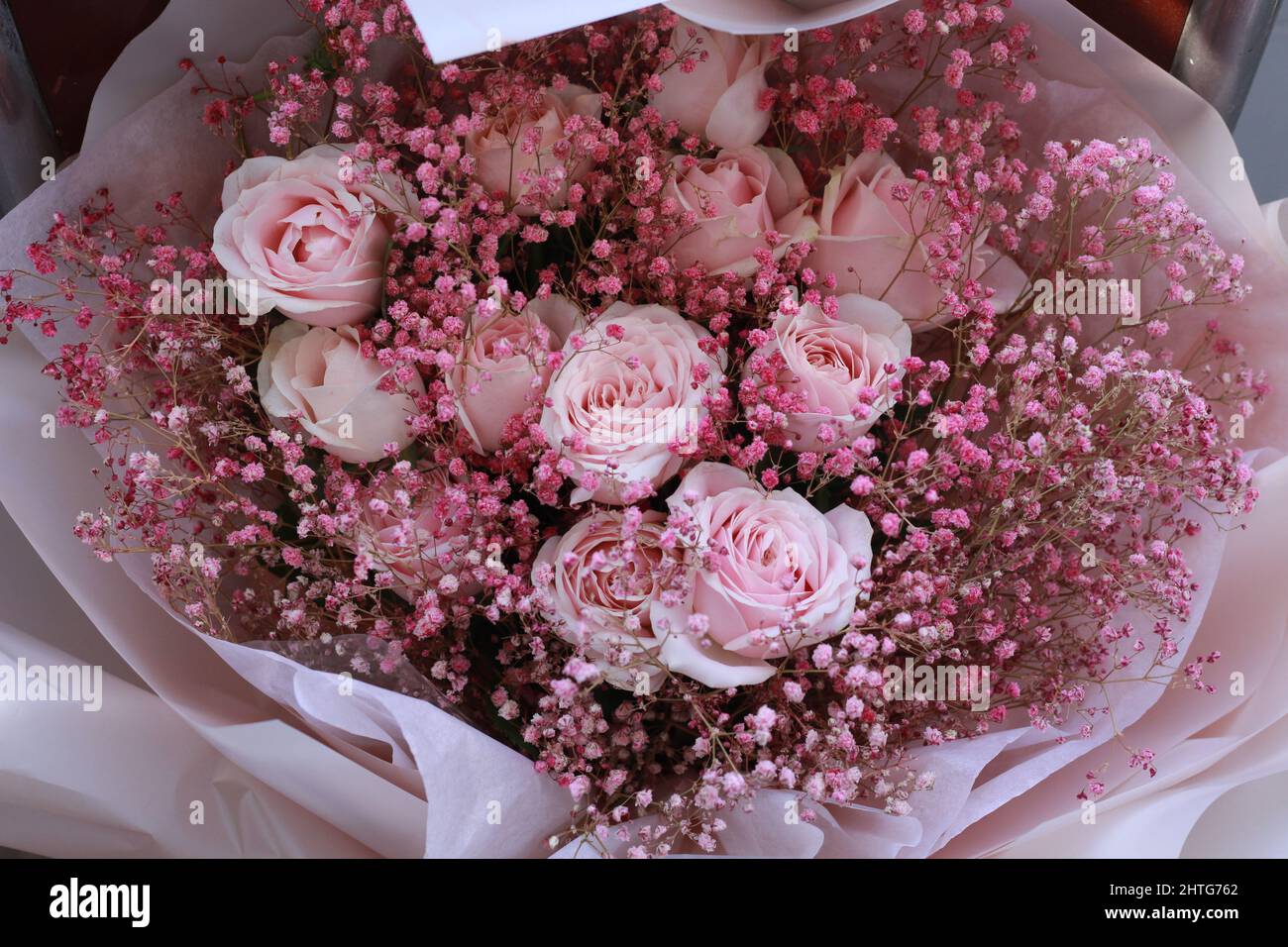 Perfectly pink roses bouquet hi-res stock photography and images - Alamy